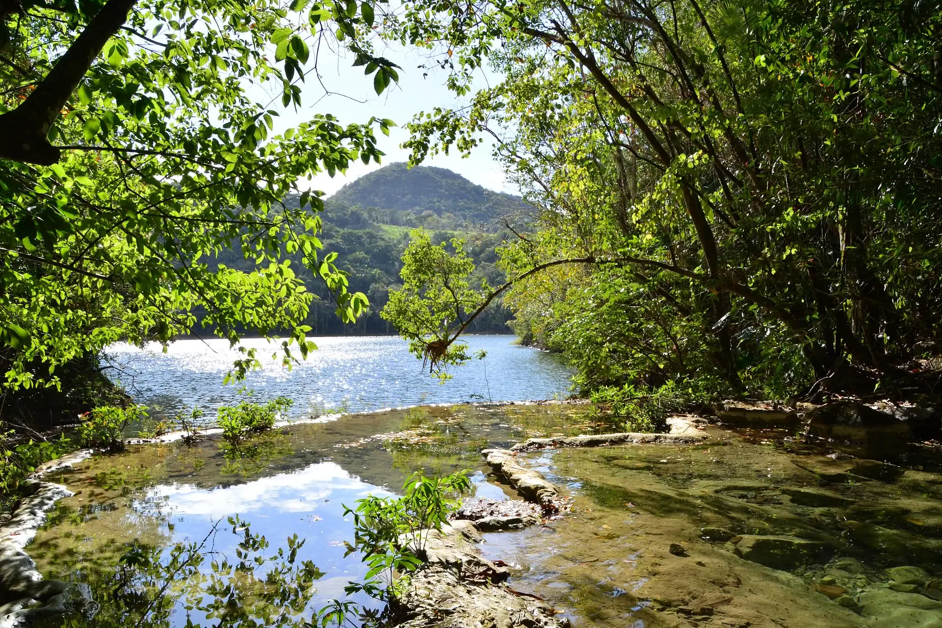 Cayo Belize – Jungle Lodges, Maya Ruins & Adventure Tours